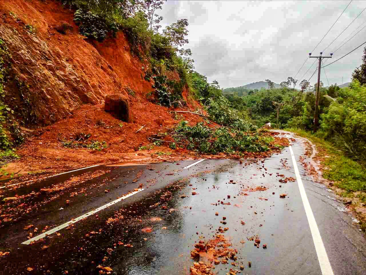 Landslide warnings : Red Alert issued to three districts - Island News ... Landslide warnings : Red Alert issued to three districts - Island News ...